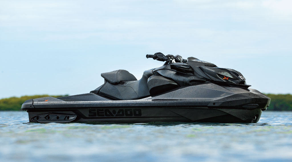 RXP-X 300 トリプルブラック 水上バイクコレクション