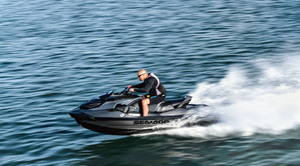 RXT-X 300 トリプルブラック 水上バイクコレクション