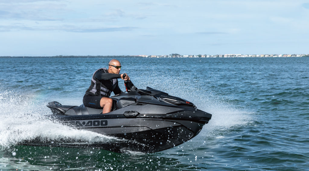 RXT-X 300 トリプルブラック 水上バイクコレクション